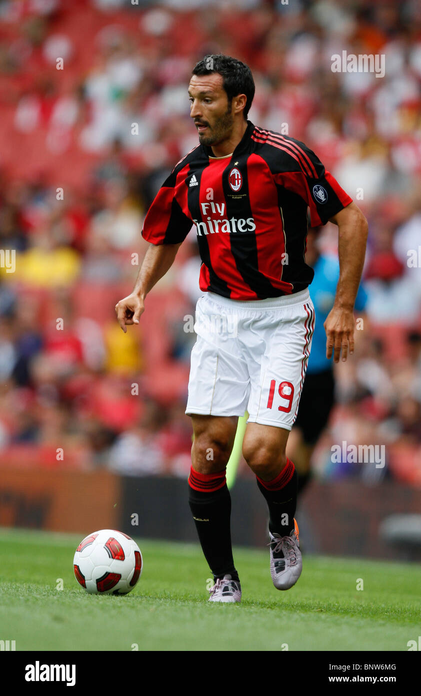 Zambrotta Ac Milan AC Milan's defender Gianluca Zambrotta controls the ...