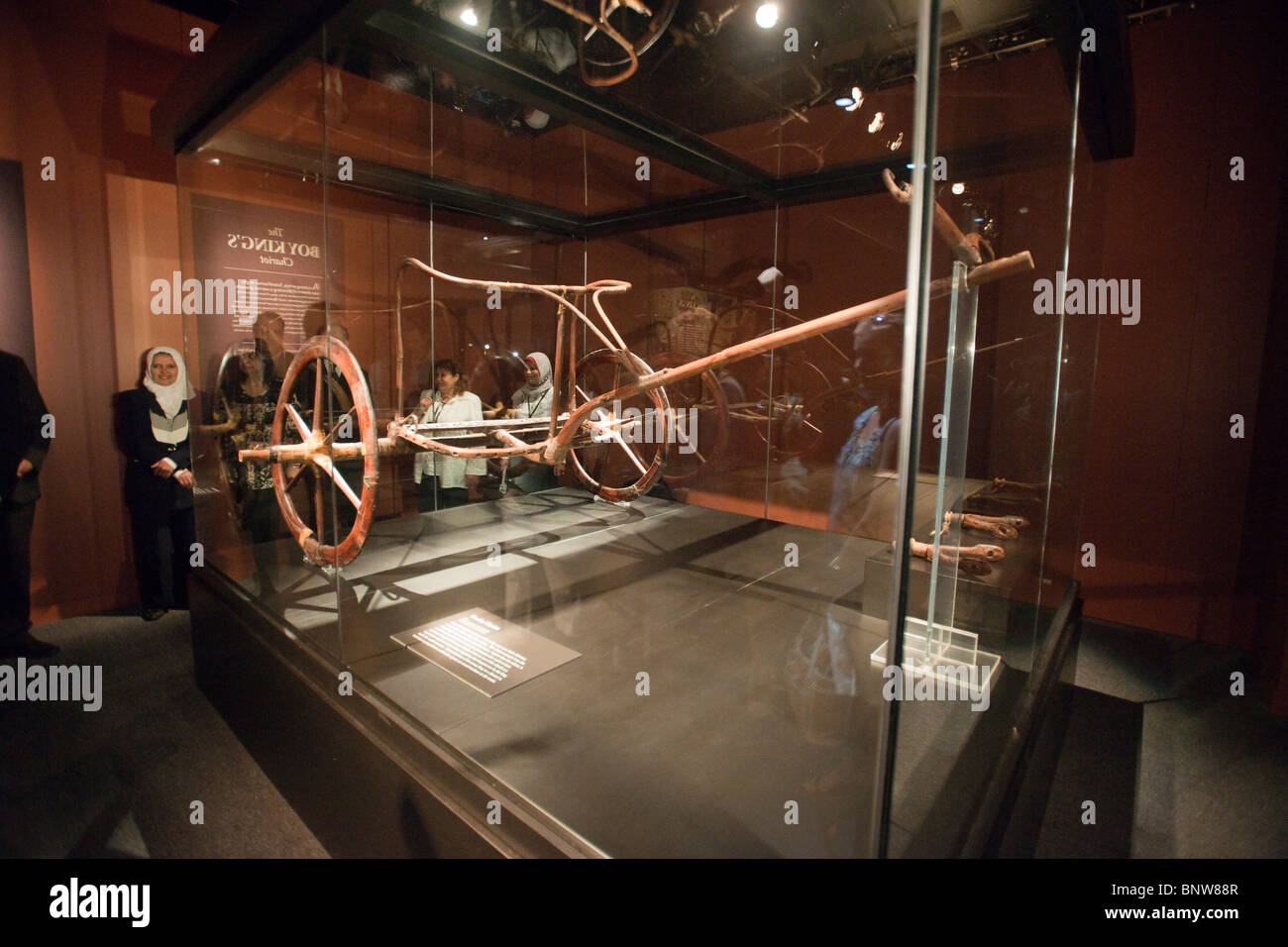 King Tut's chariot is unveiled and joins the "Tutankhaman and the ...
