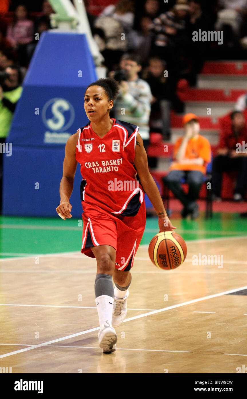 Kathy Wambe #12 takes the ball Stock Photo - Alamy