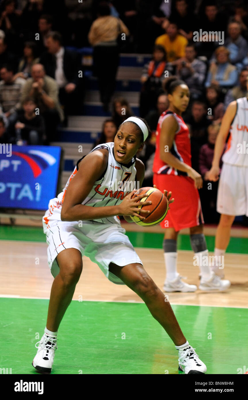 Sandrine GRUDA #7 takes the ball Stock Photo - Alamy