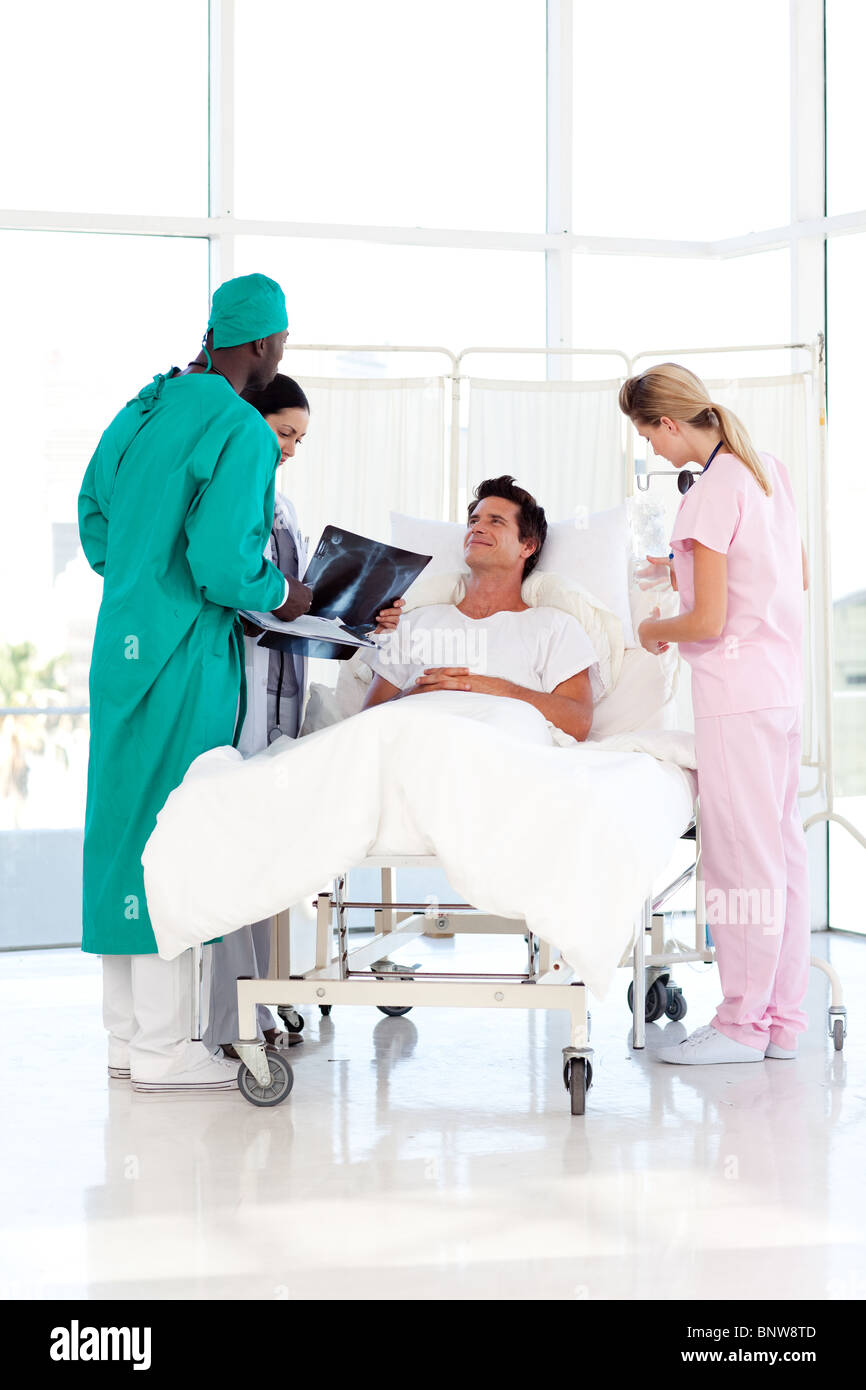 Attending surgeon hi-res stock photography and images - Alamy