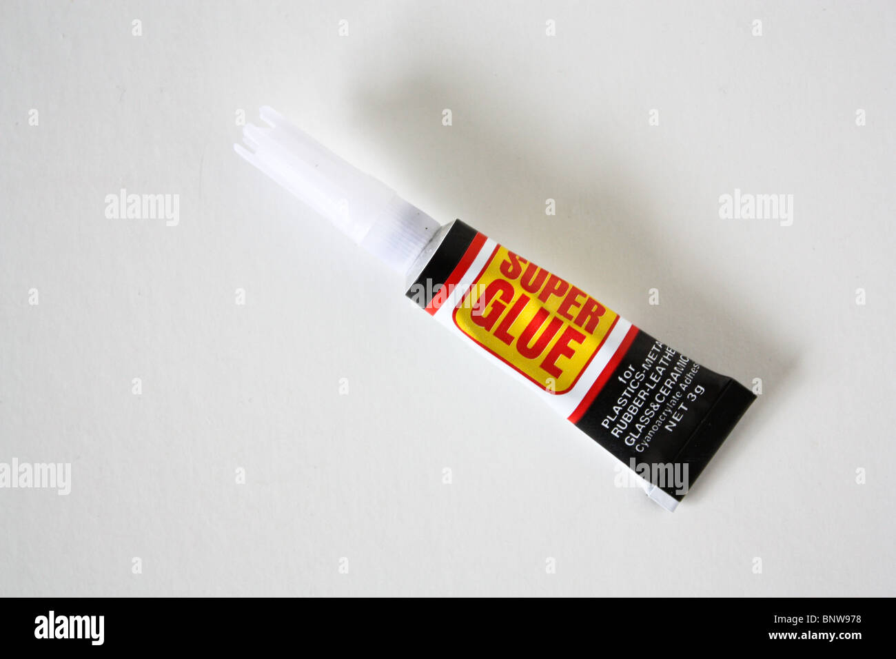 Super glue hi-res stock photography and images - Alamy