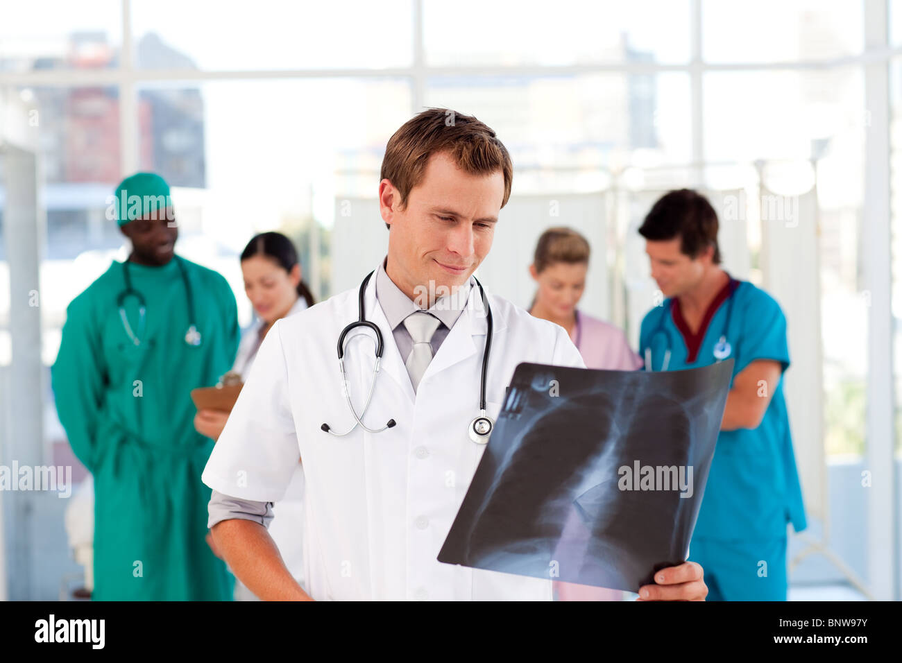 Doctor examining an X-ray with is team Stock Photo - Alamy