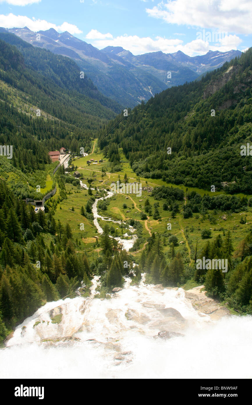 Top of a waterfall hi-res stock photography and images - Alamy