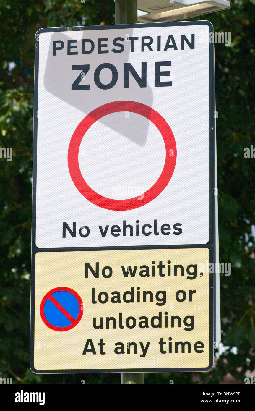 No vehicles uk road sign hi-res stock photography and images - Alamy