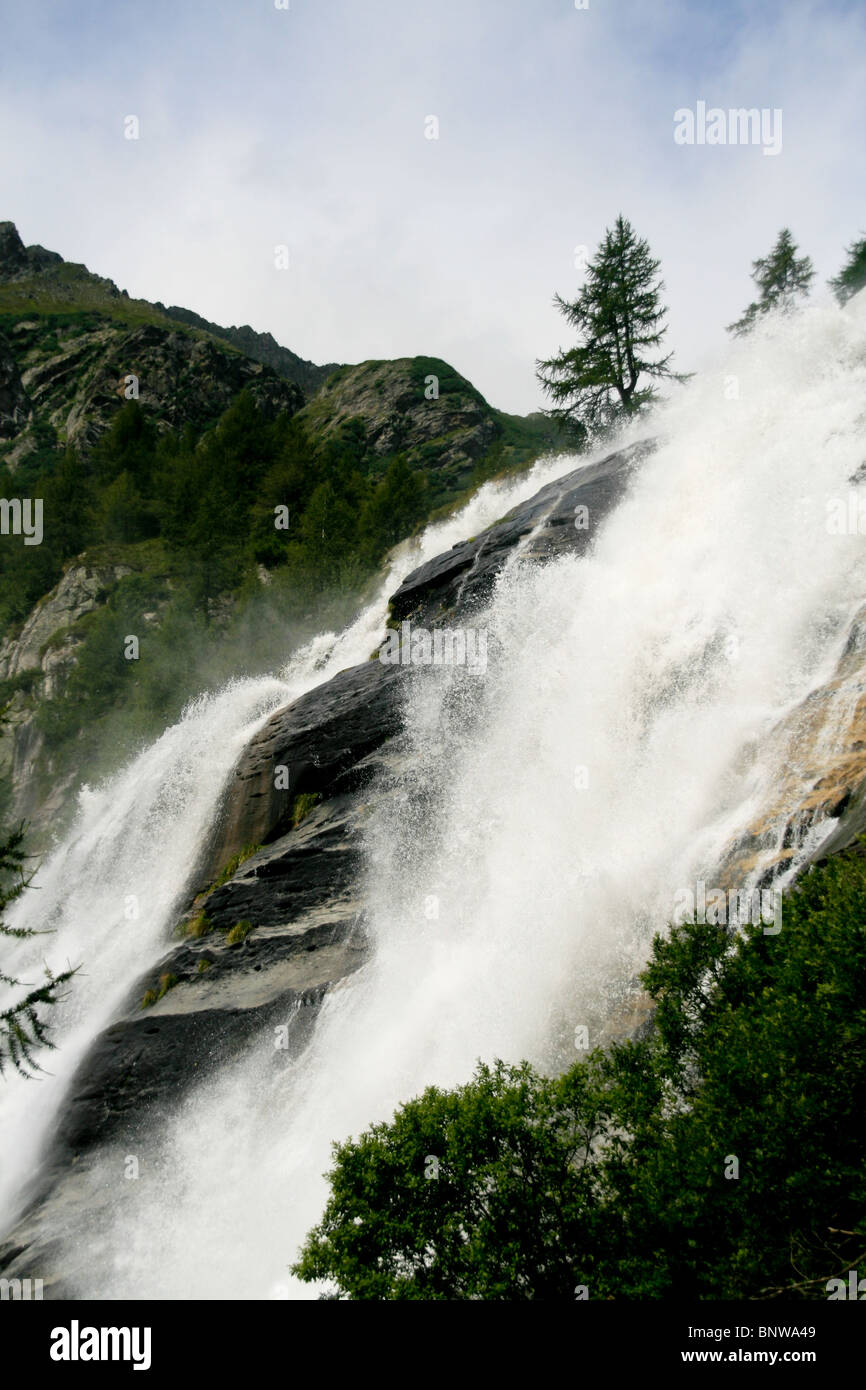 Toce waterfall italy hi-res stock photography and images - Alamy