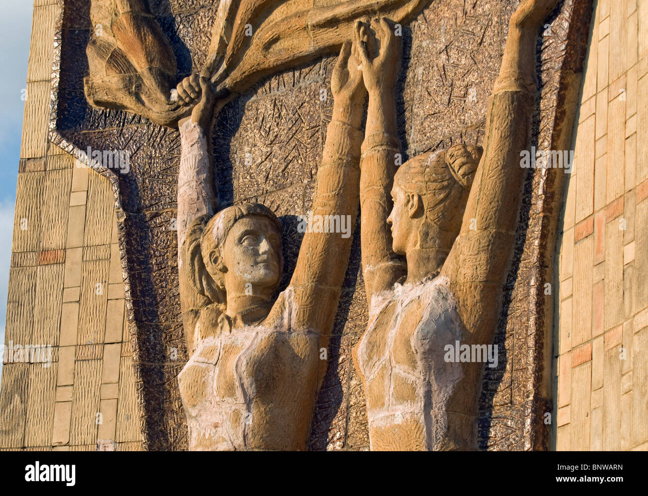 Friendship sculpture hi-res stock photography and images - Alamy