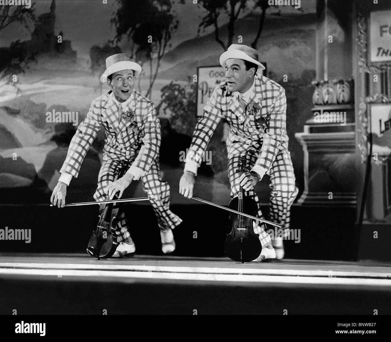 DONALD O'CONNOR, GENE KELLY, SINGIN' IN THE RAIN, 1952 Stock Photo - Alamy