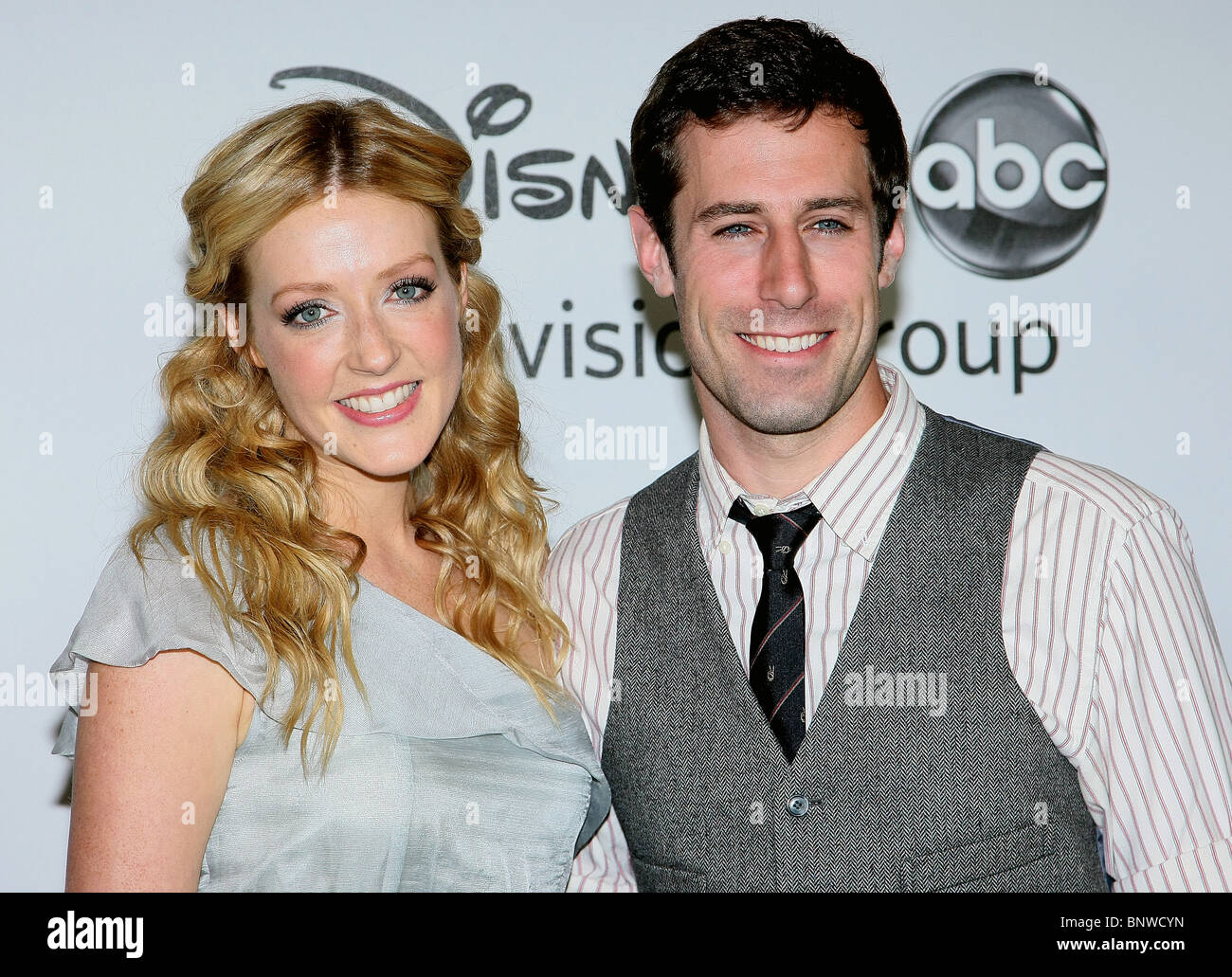 Jennifer finnigan josh cooke hi-res stock photography and images - Alamy