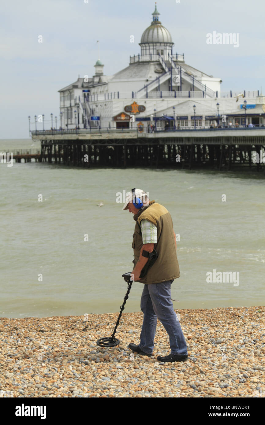 Person using metal detector hi-res stock photography and images - Alamy