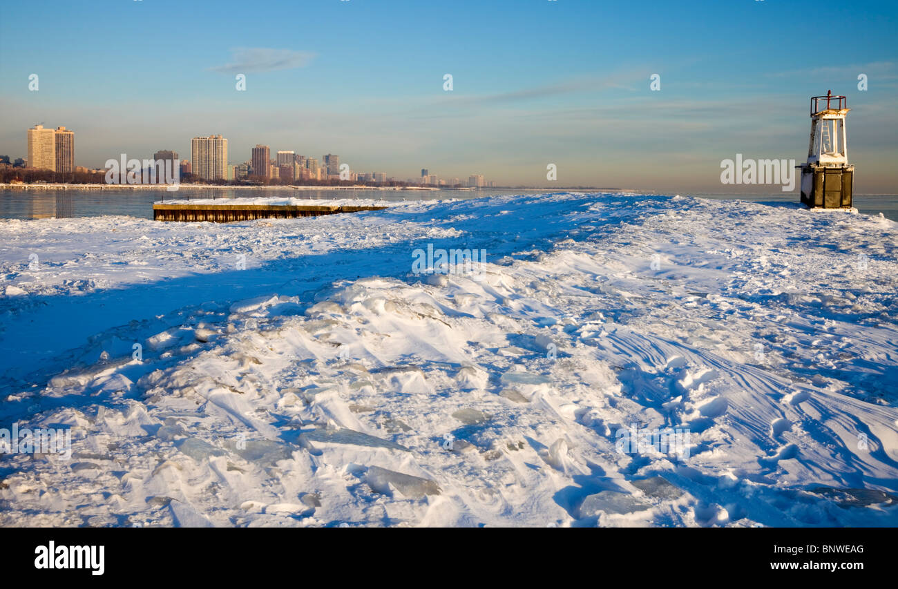 Chicago skyline in winter hi-res stock photography and images - Alamy
