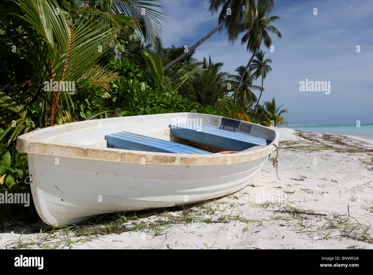 A white rowing boat on a deserted beach on Meeru Island Resort ...