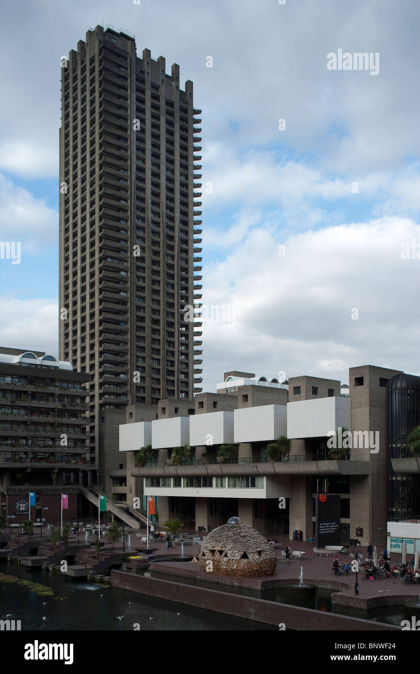 Heather and Ivan Morison Sculpture in the Barbican, London Stock Photo ...