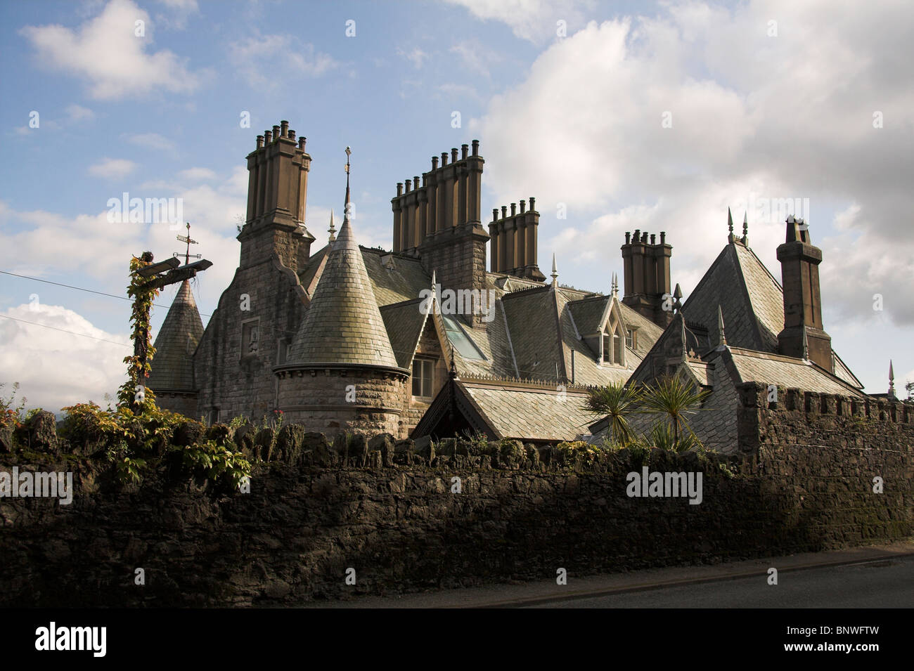 Stately home welsh architecture hi-res stock photography and images - Alamy