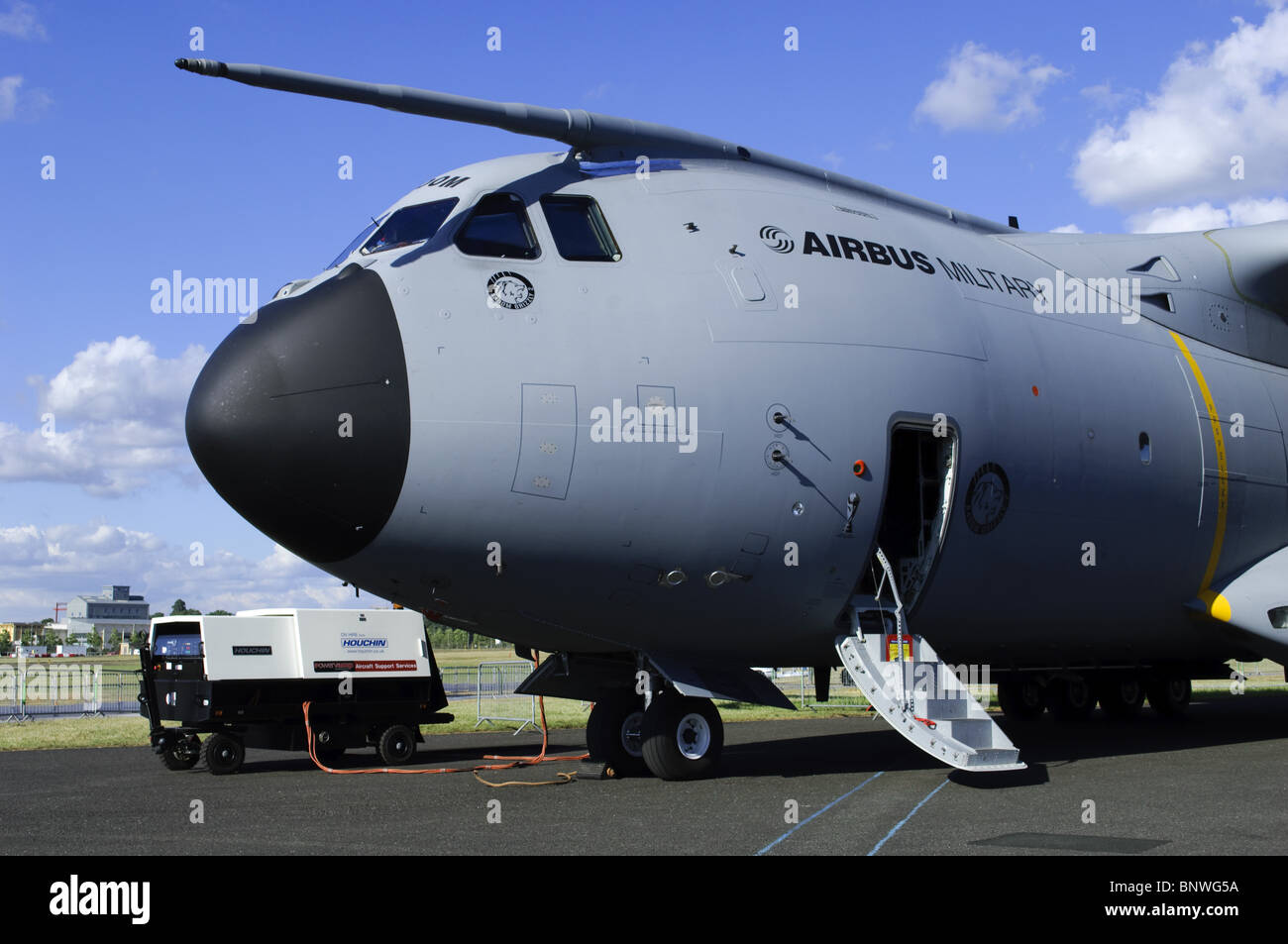 Airbus Military A400M second prototype, Grizzly 2, with a towable GPU ...