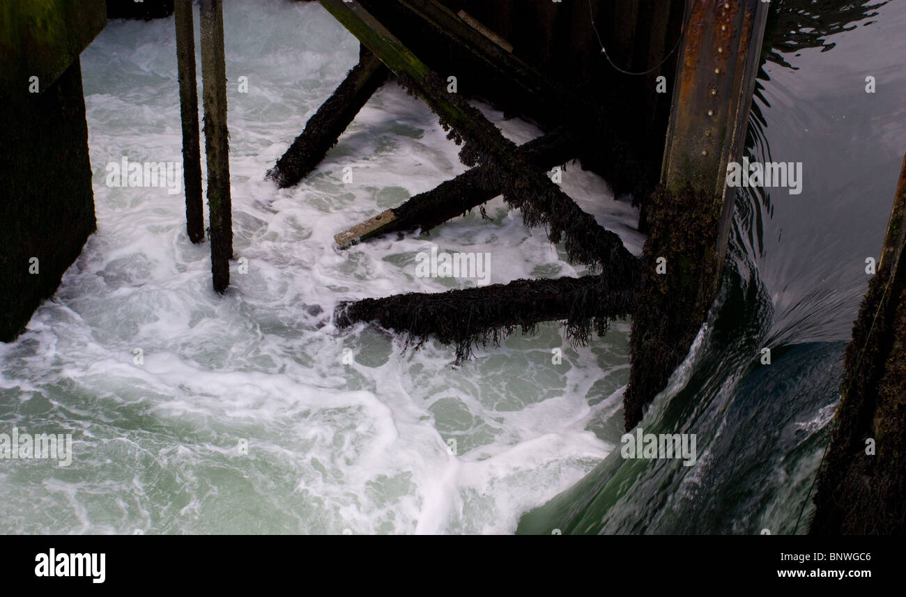 OPEN LOCK GATES AT HARTLEPOOL MARINA Stock Photo - Alamy