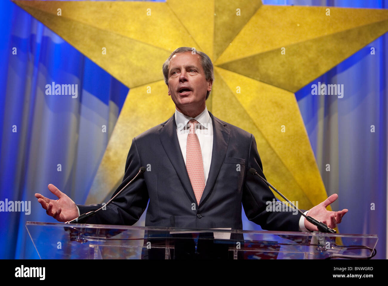 Texas Lt. Governor David Dewhurst speaks at the biannual Texas ...