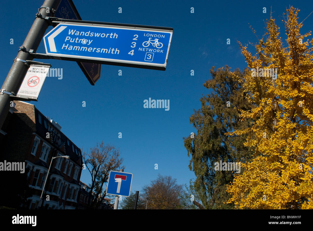 Cycle route signs in South London Stock Photo - Alamy