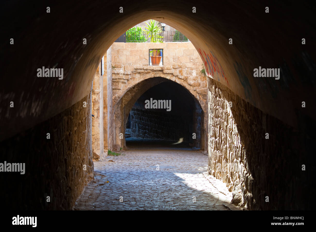 Narrow alley in old Mardin, Turkey Stock Photo - Alamy