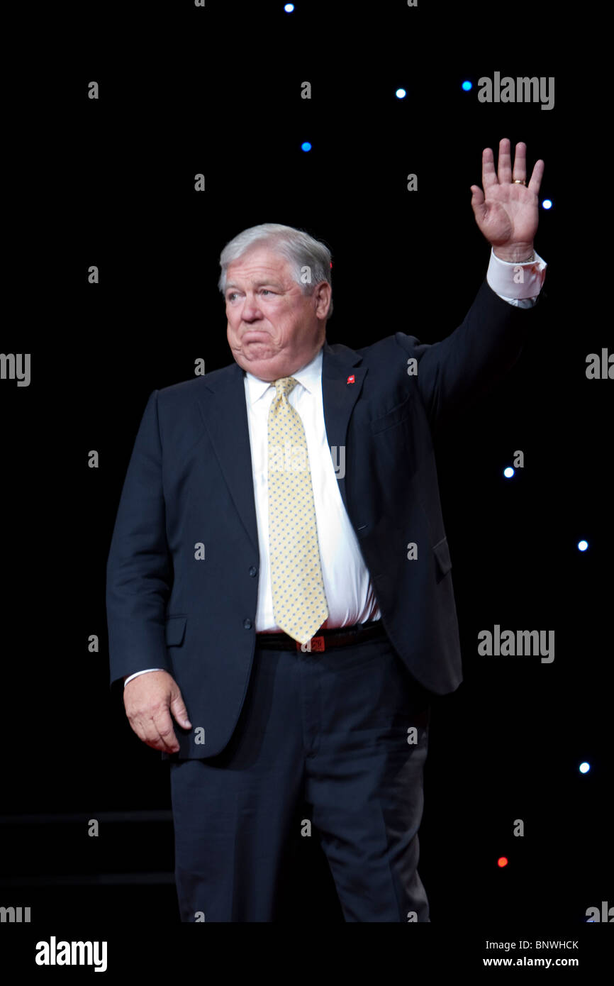Mississippi Gov. Haley Barbour, head of the Republican Governors ...