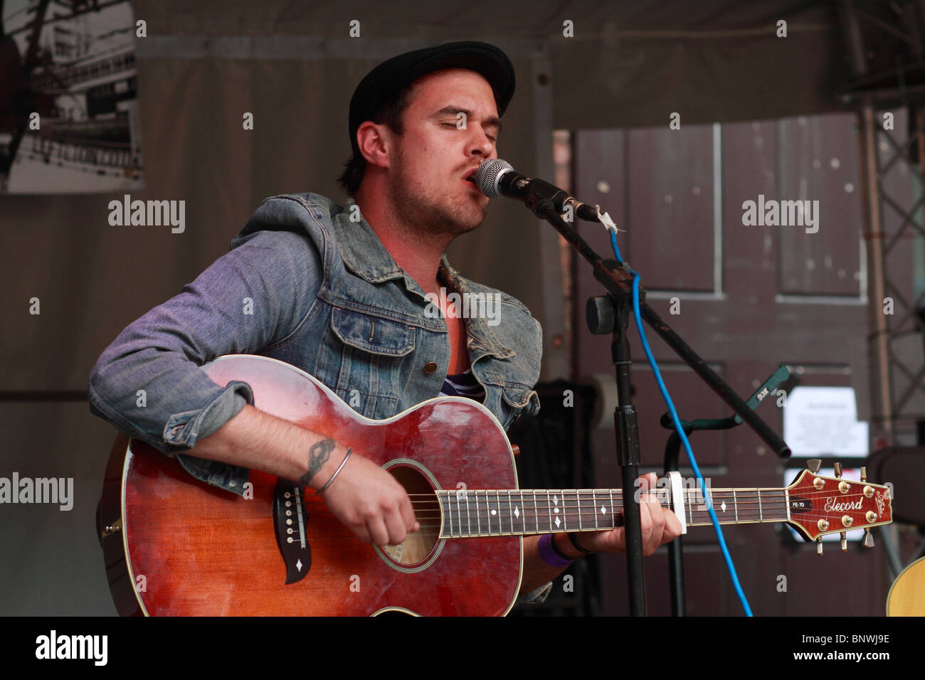 Pete Lawrie - singer and guitarist The Splendour Festival in Nottingham ...