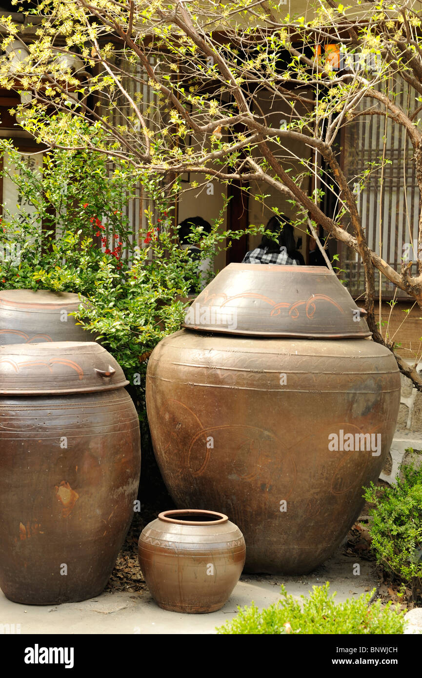 Korean clay pots hi-res stock photography and images - Alamy