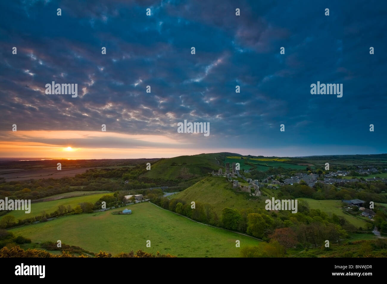 Dawn over Corfe Castle in Dorset, Uk Stock Photo - Alamy