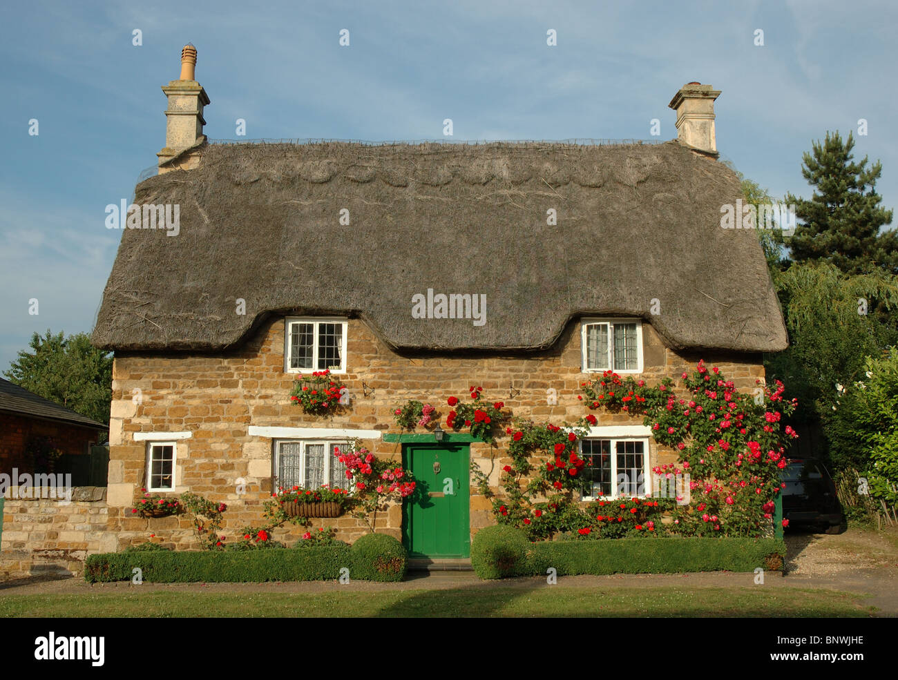 thatched cottage, Rockingham, Northamptonshire, England, UK Stock Photo ...