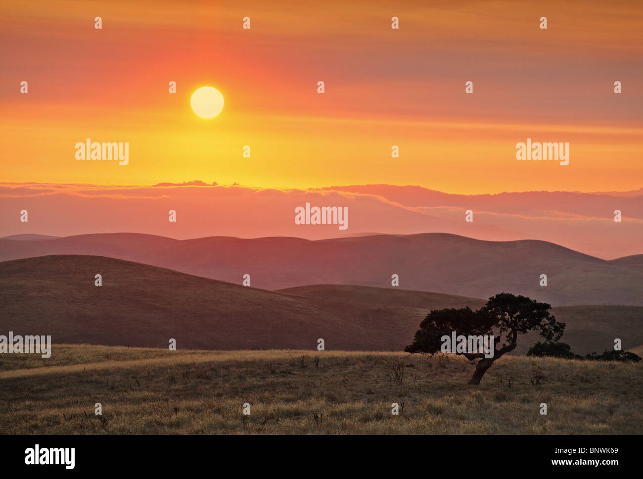Setting sun on the hills hi-res stock photography and images - Alamy