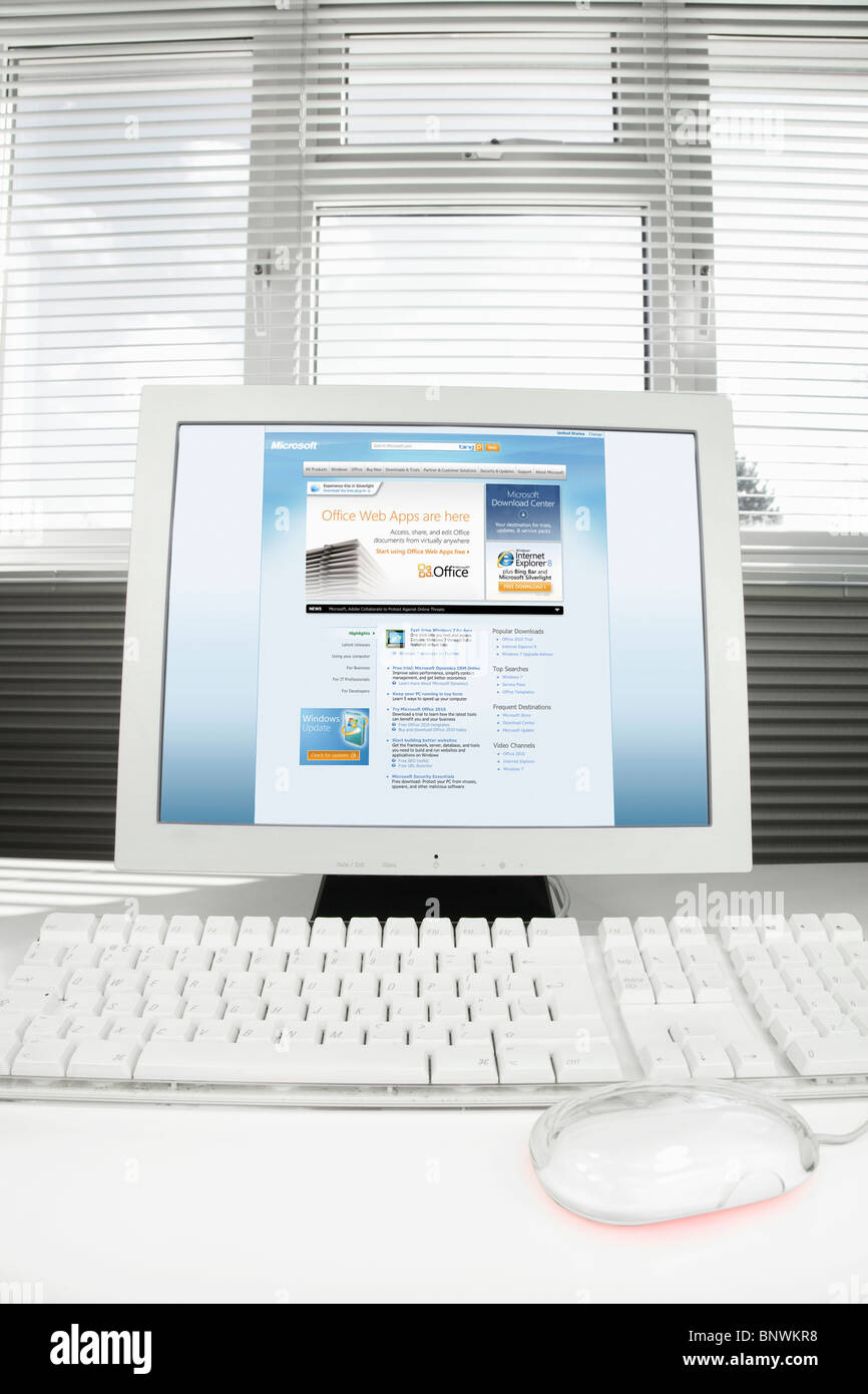 Home Computer with Microsoft Internet page on the screen Stock Photo ...