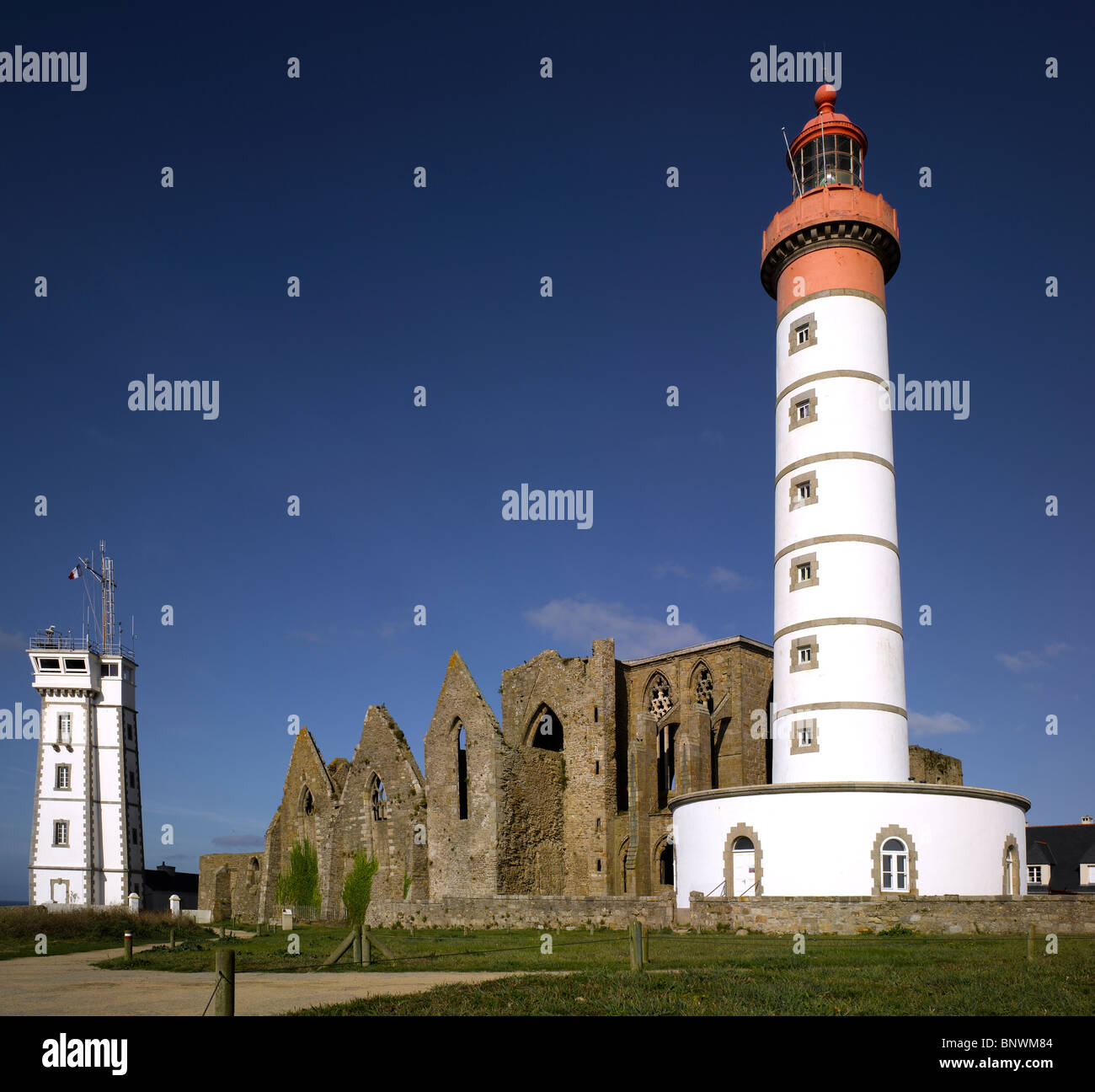 France, Brittany : saint Mathieu lighthouse and old abbey ruins Stock ...
