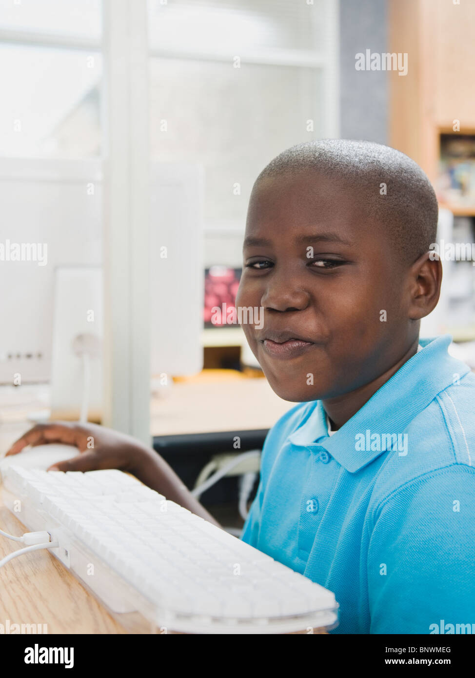 Computer workstation with teen hi-res stock photography and images - Alamy