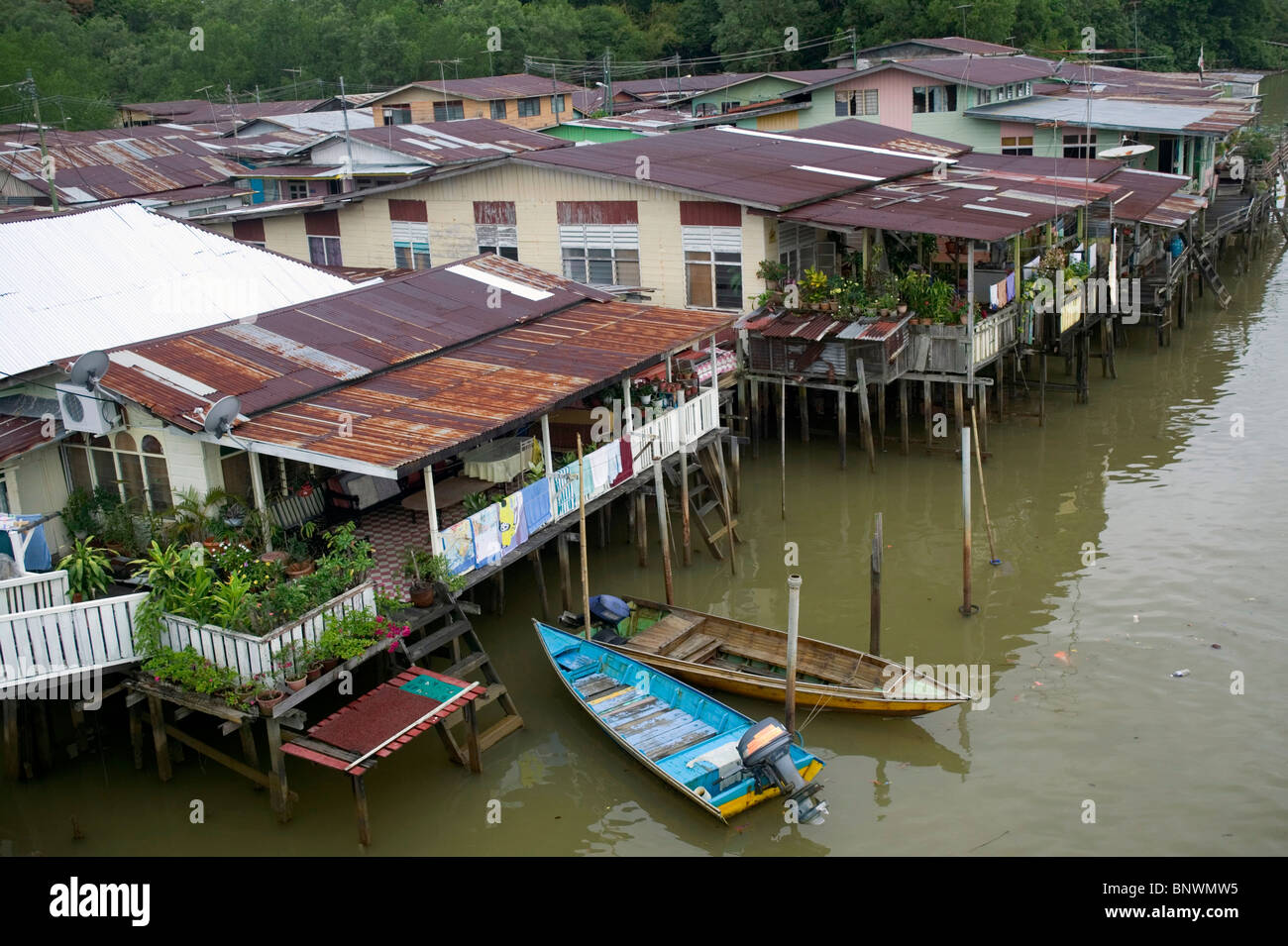 Malaysia house kampong hi-res stock photography and images - Alamy