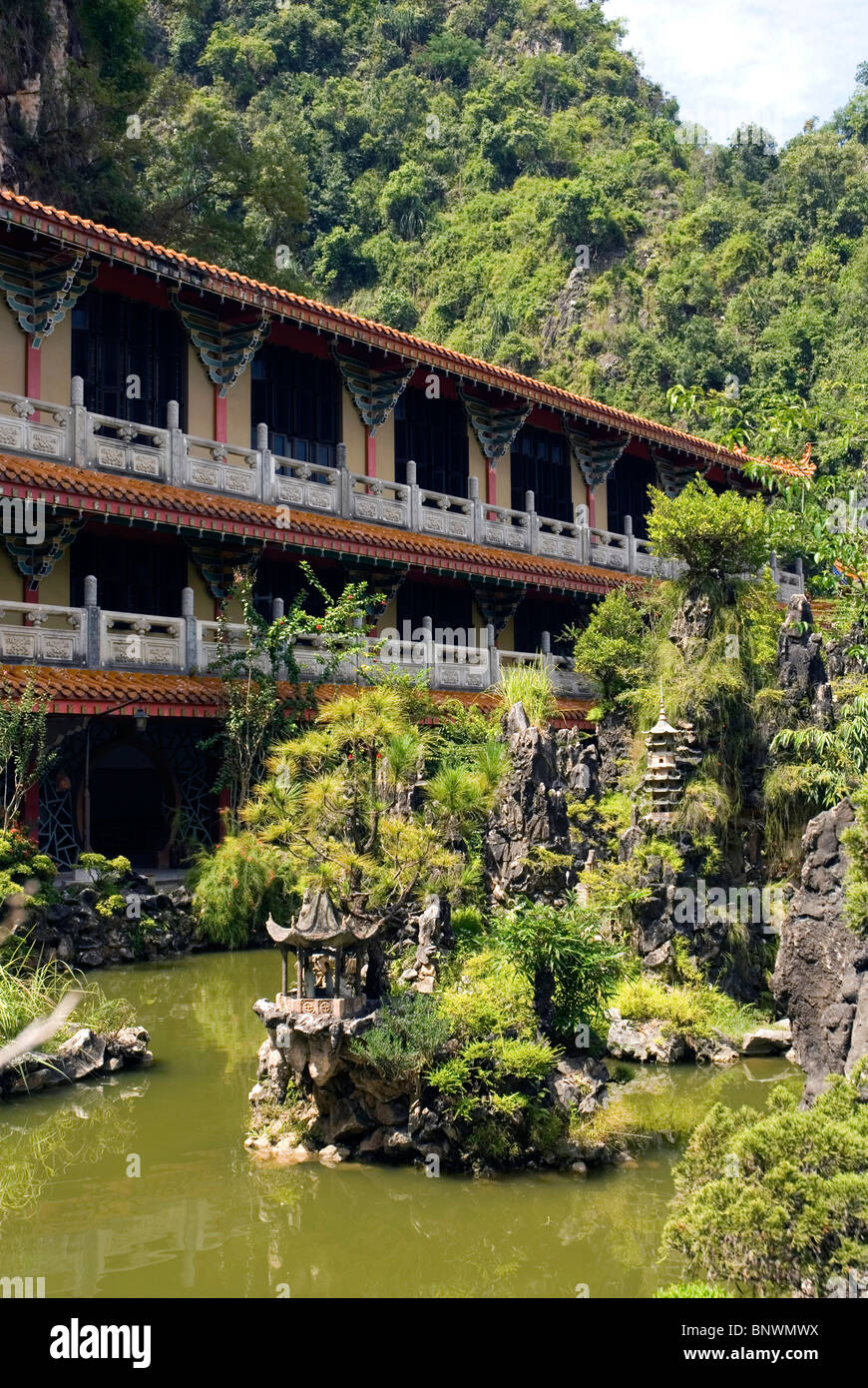 Sam poh tong cave temple hi-res stock photography and images - Alamy
