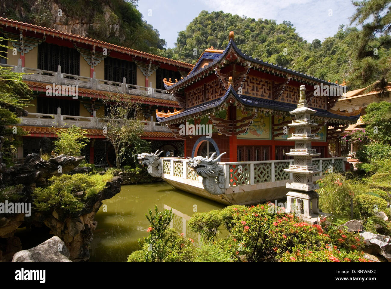 Sam Poh Tong cave temple Stock Photo - Alamy