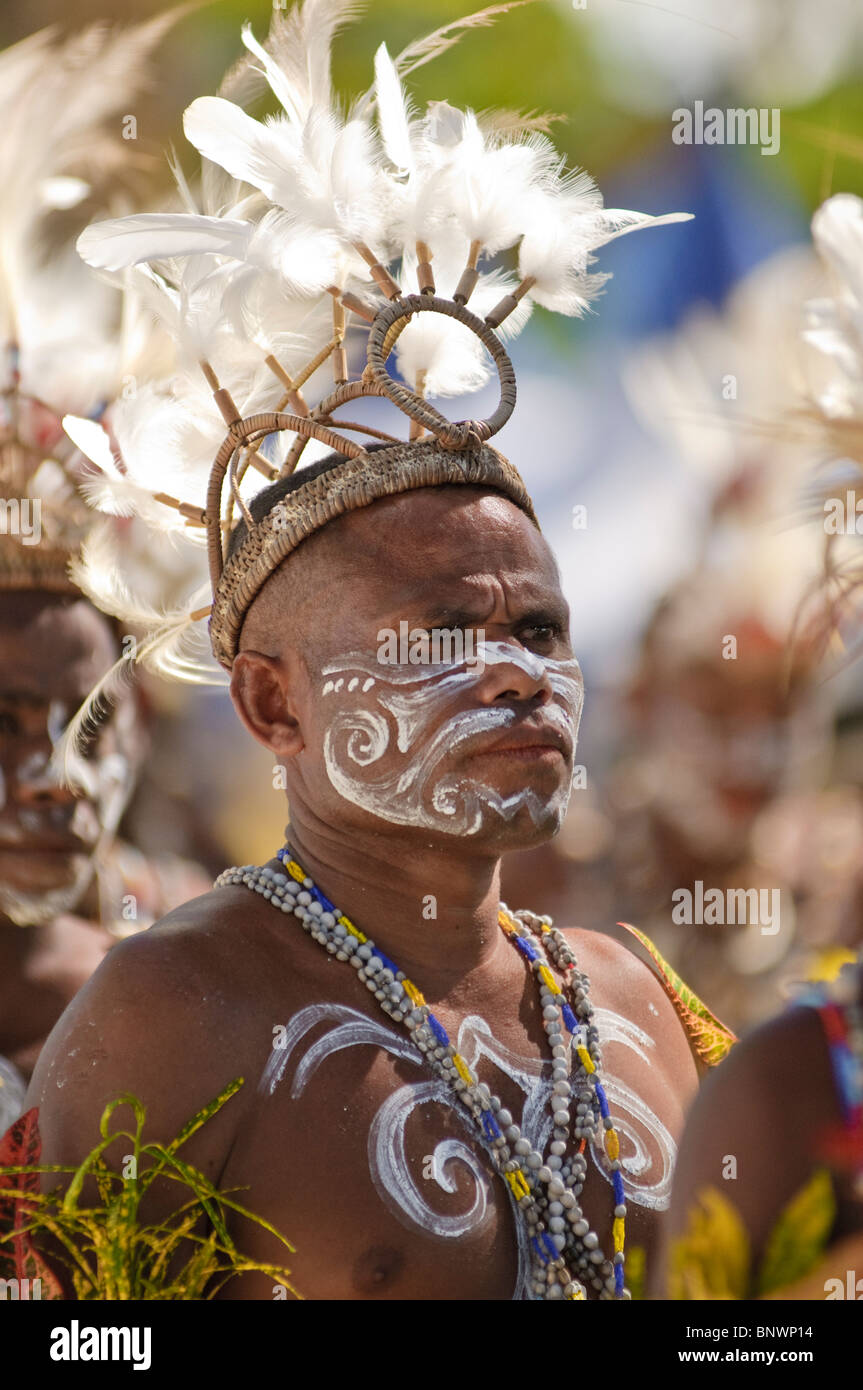 Traditional costume from papua hi-res stock photography and images - Alamy
