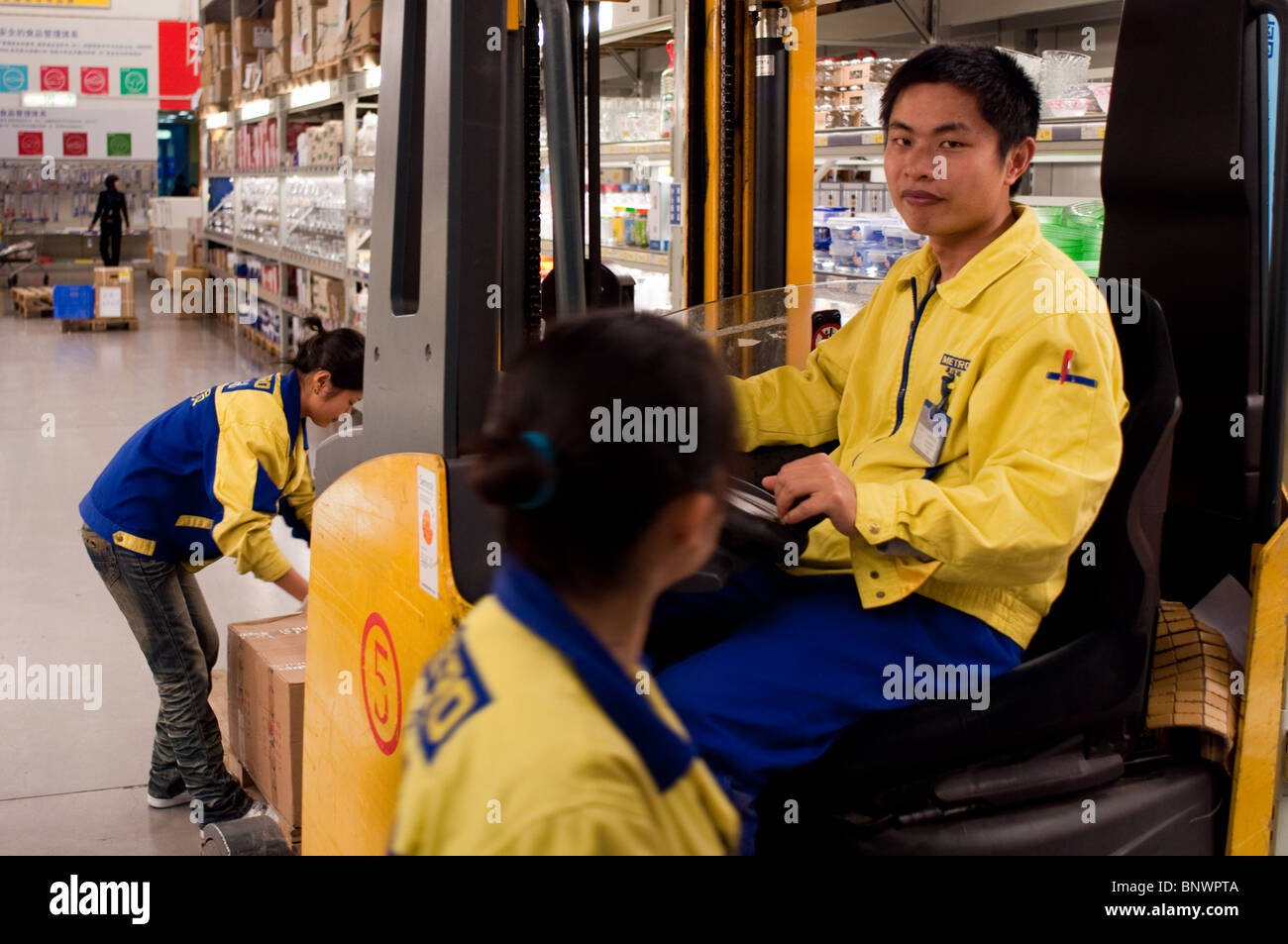 Workers in Metro store, Shanghai, China Stock Photo - Alamy