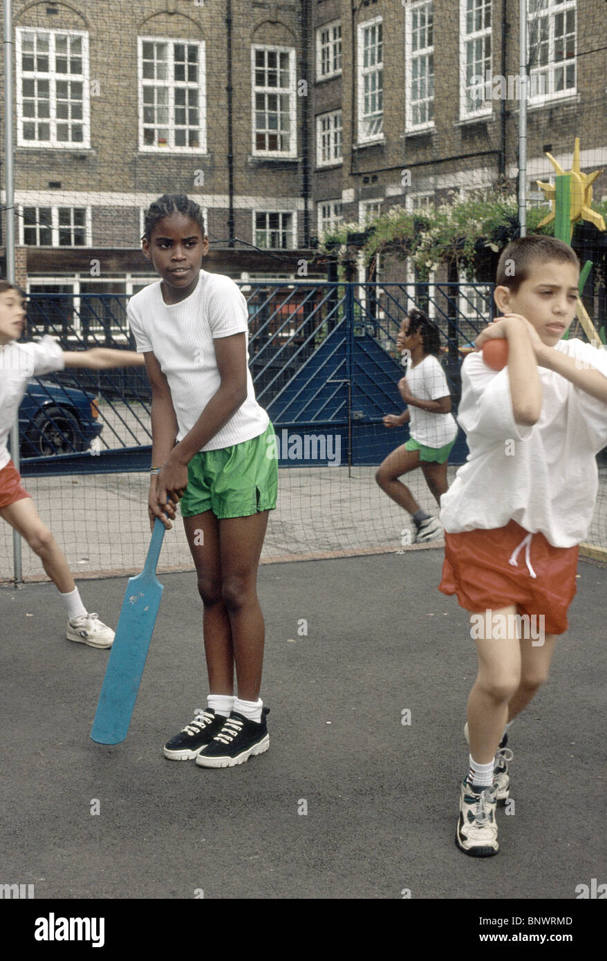 School children playing cricket hi-res stock photography and images - Alamy