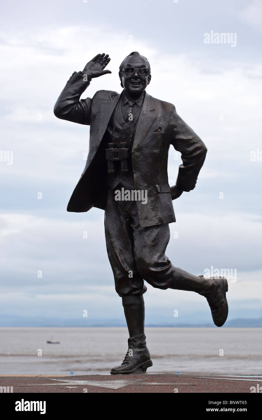 Eric Morecambe Statue Morecambe Lancasire England Stock Photo - Alamy