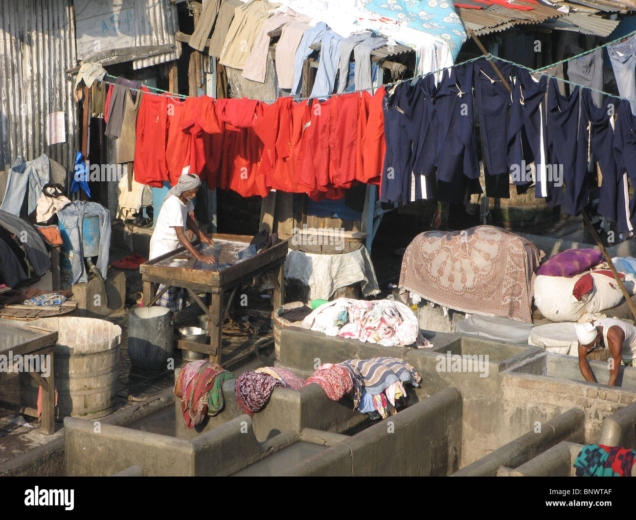 INDIA Dhobi ghat municipal laundry in Mumbai Stock Photo - Alamy