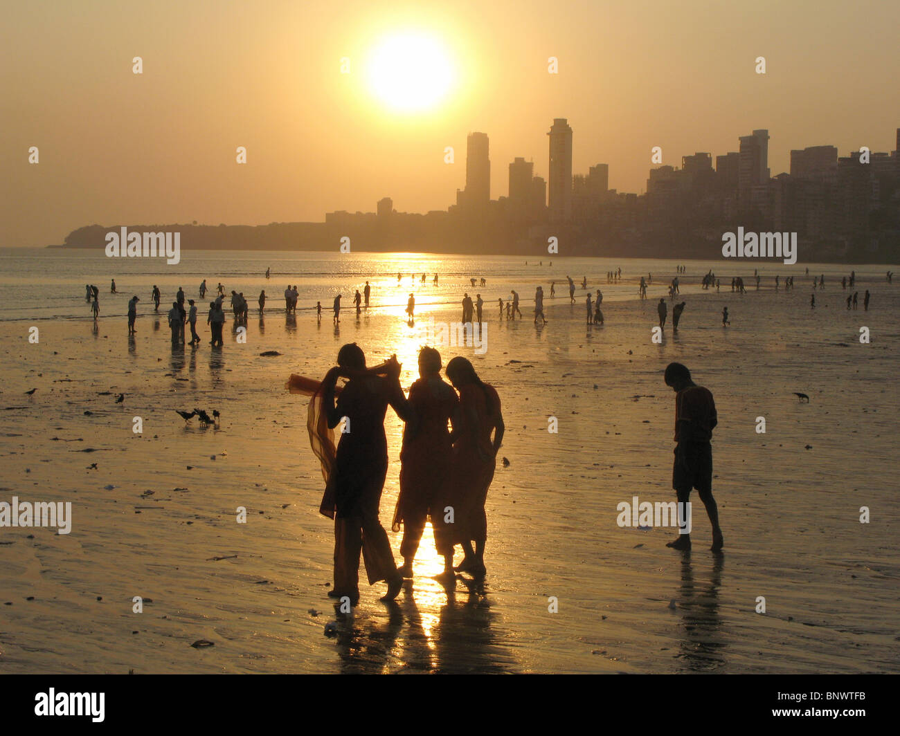 Bathing mumbai hi-res stock photography and images - Alamy