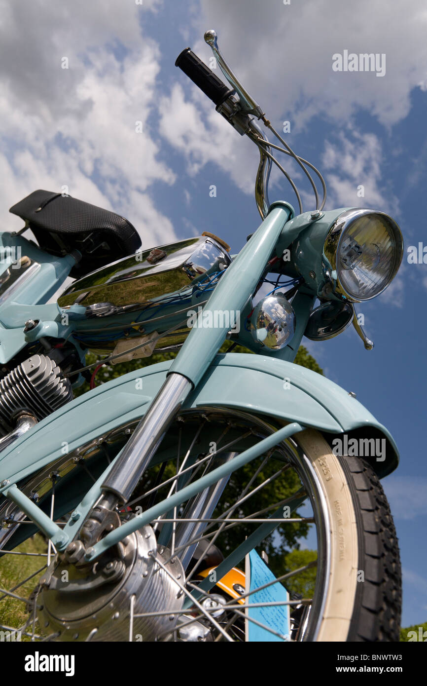 Vintage motorcycle wheel spokes hi-res stock photography and images - Alamy