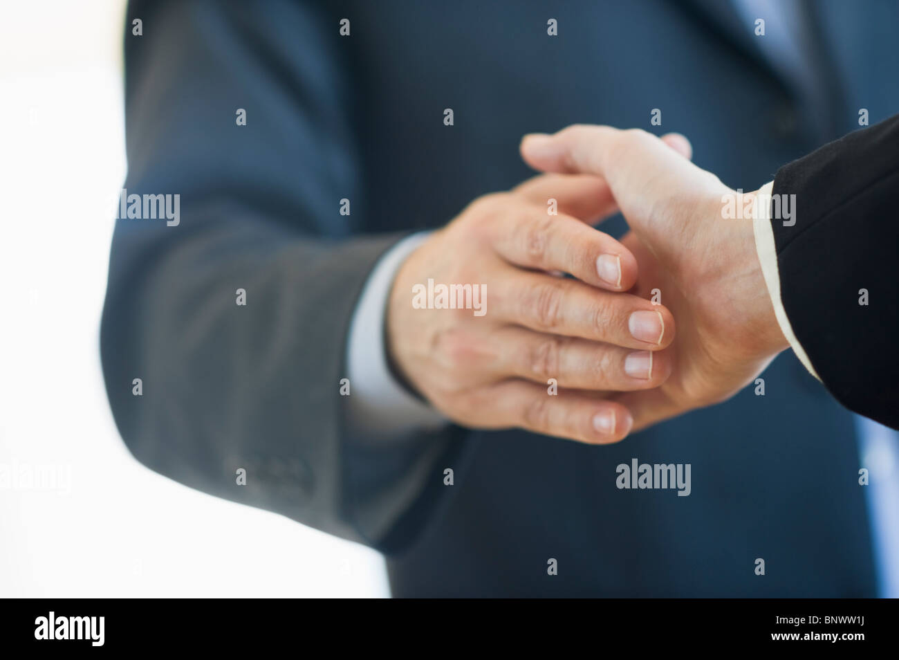 Hands handshake hi-res stock photography and images - Alamy