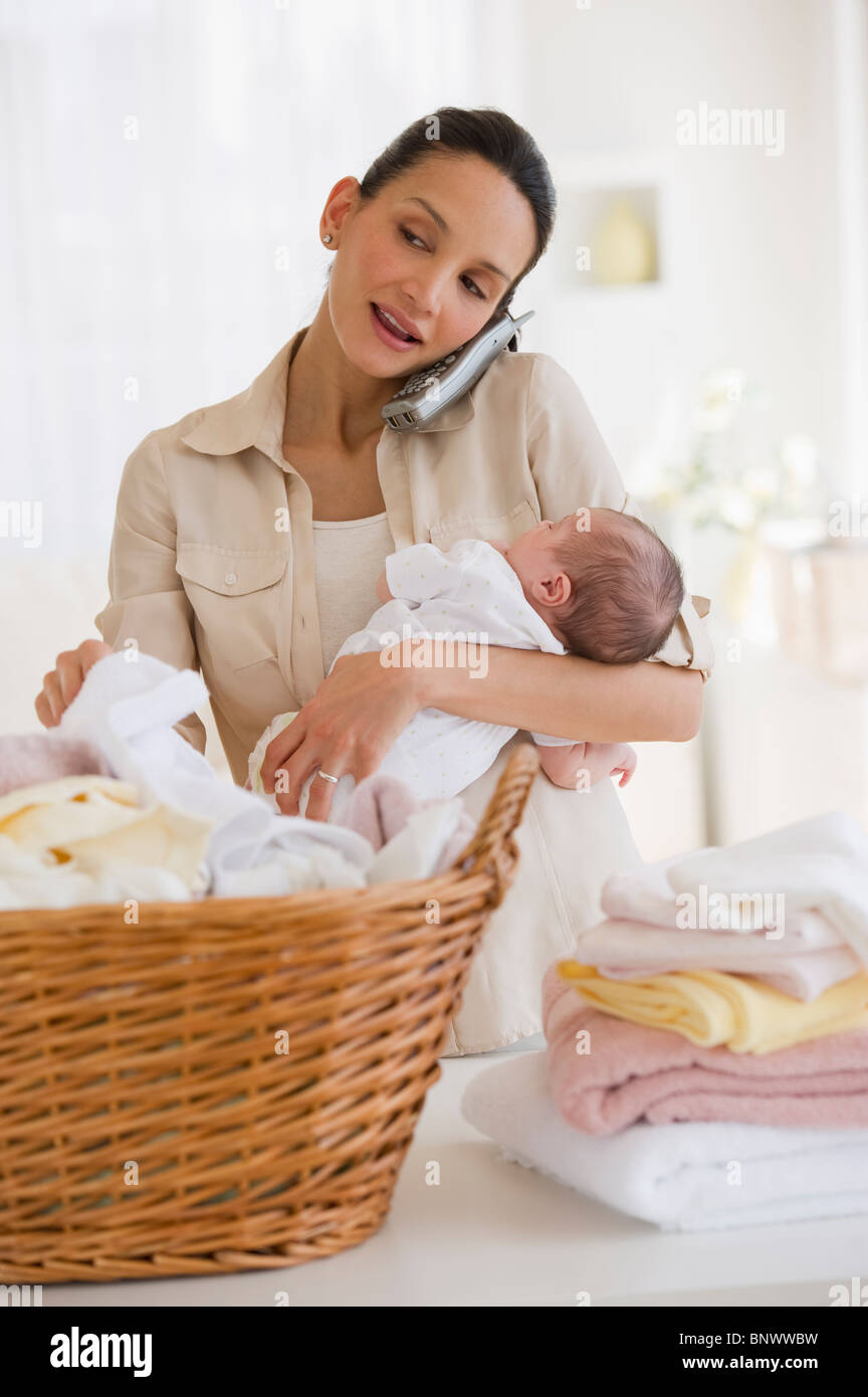 Multi tasking mum hi-res stock photography and images - Alamy