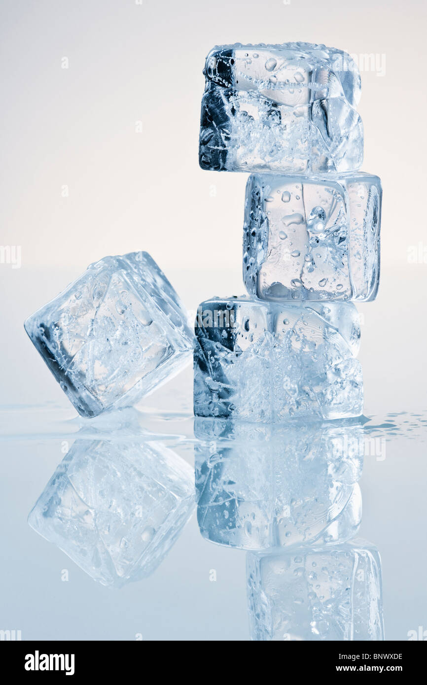 Ice Cubes Melting Stock Photos & Ice Cubes Melting Stock Images - Alamy