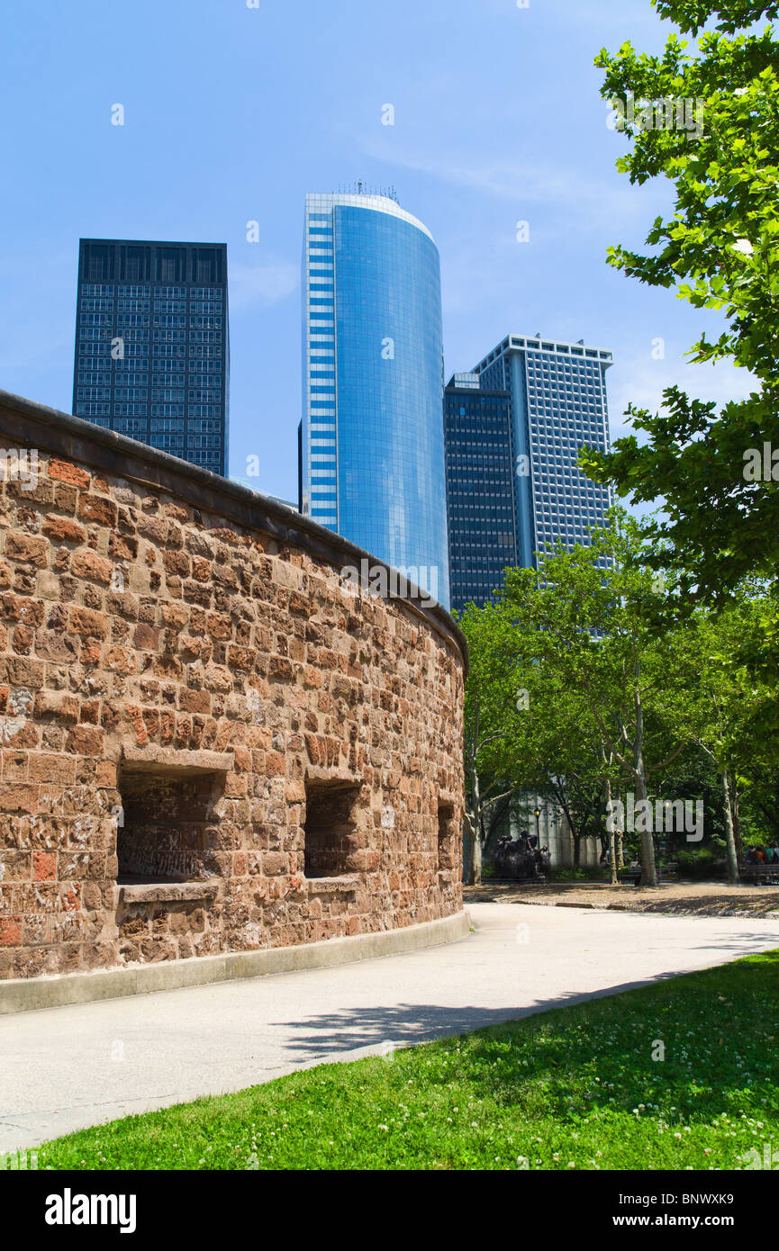 Path outside of Castle Clinton in Lower Manhattan Stock Photo - Alamy