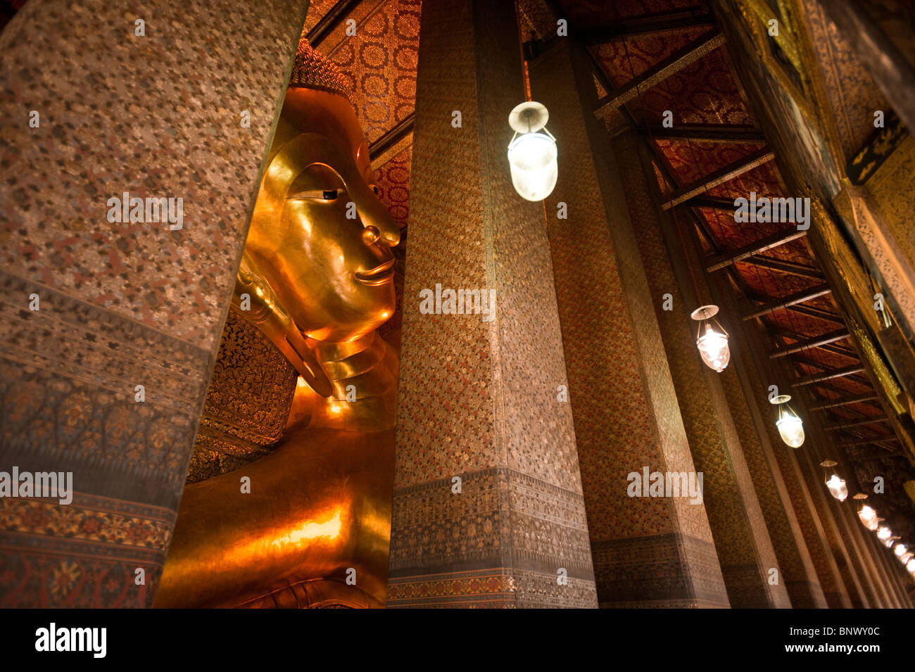 Gold reclining buddha hi-res stock photography and images - Alamy