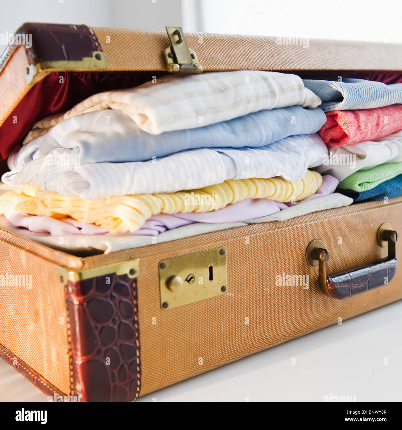Overflowing suitcase hi-res stock photography and images - Alamy