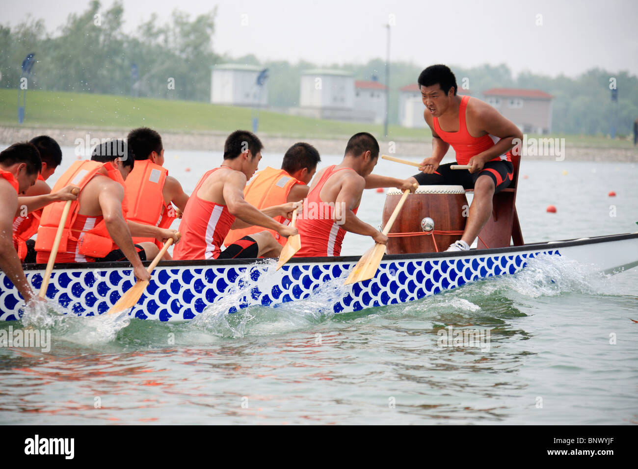 Chinese dragon boat racing Stock Photo - Alamy