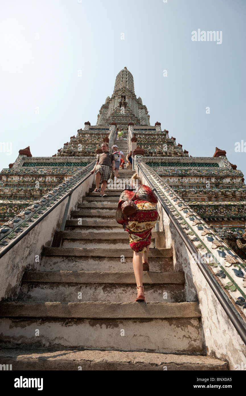 Bangkok temple steps hi-res stock photography and images - Alamy
